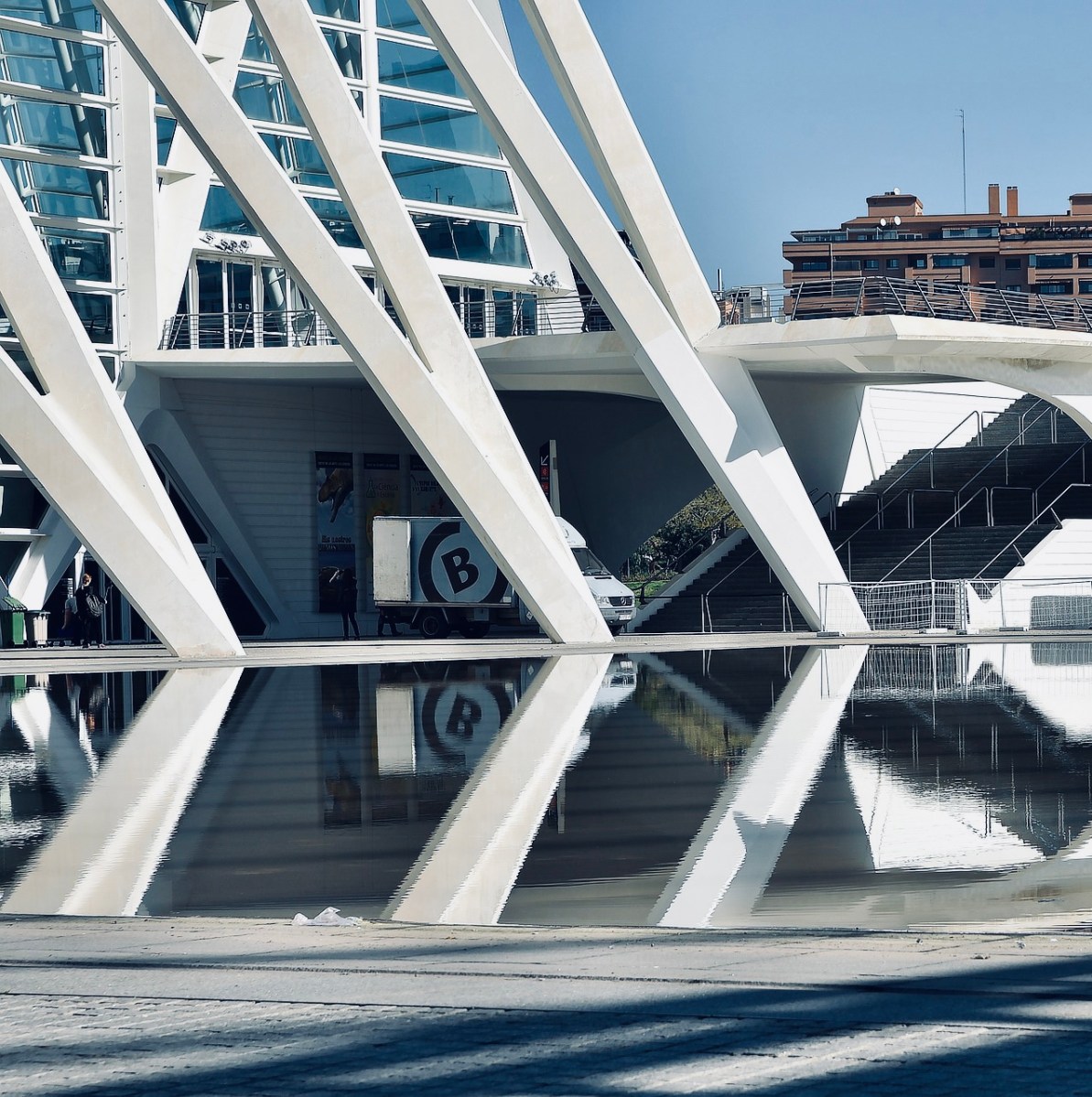 Erschütternde Gegebenheiten – Über Schwingungen – Demanega