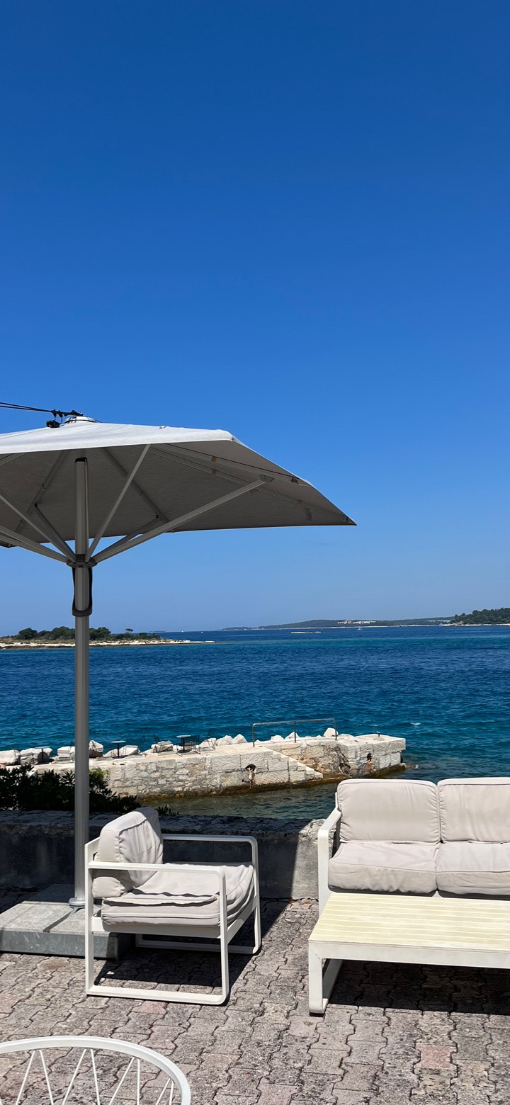 Beach club an der Adria – Demanega
